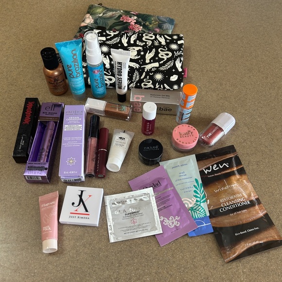 ipsy | Makeup | Ipsy Lot Of 2 Glam Bags W Total 22 Samples Lipstick ...